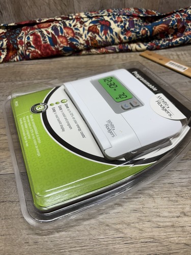 White Rogers programable air wall thermostat backlight model P200 heat ...