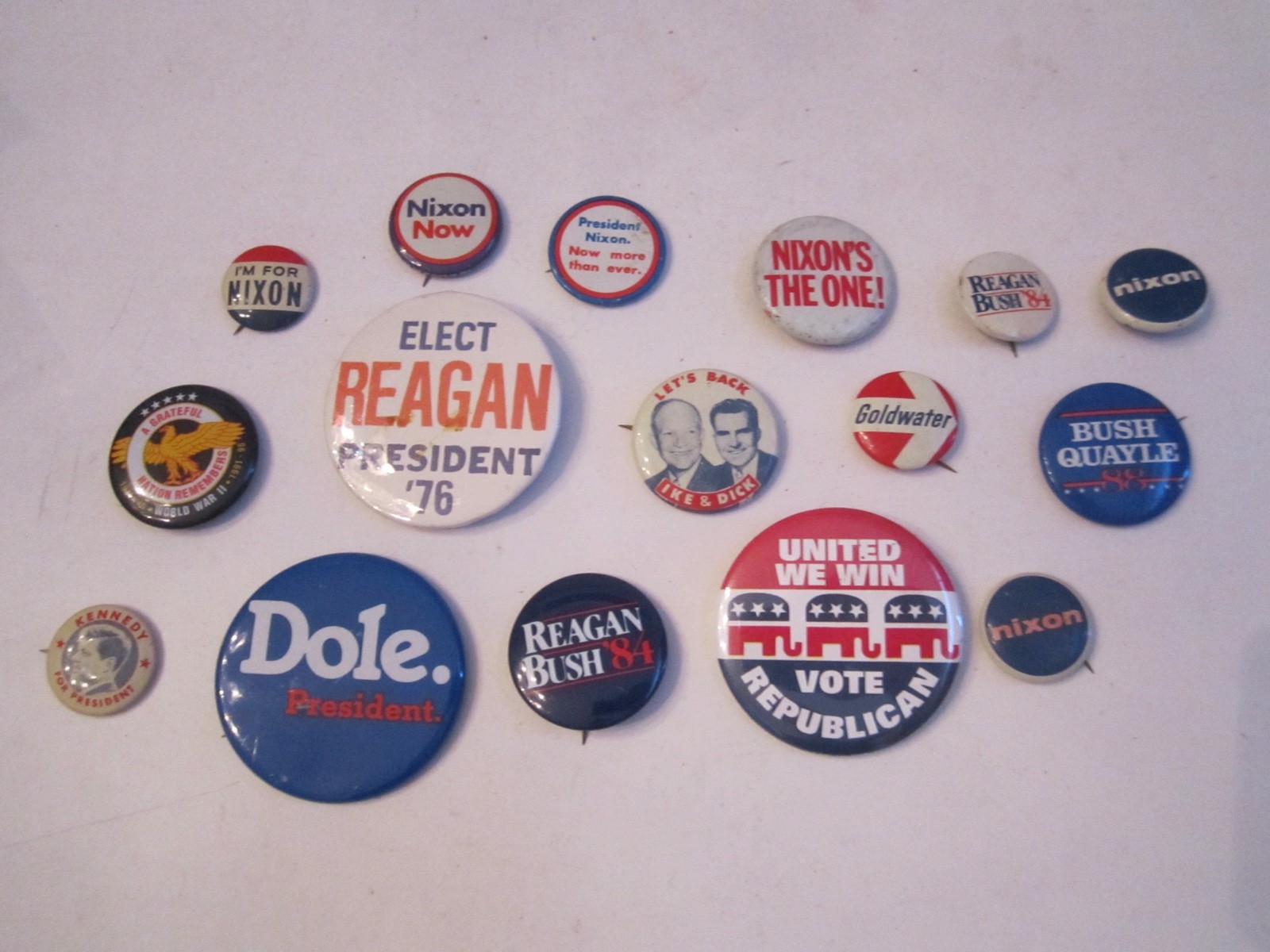 17 VINTAGE POLITICAL LAPEL PINS/ BUTTONS - KENNEDY, NIXON, GOLDWATER ...