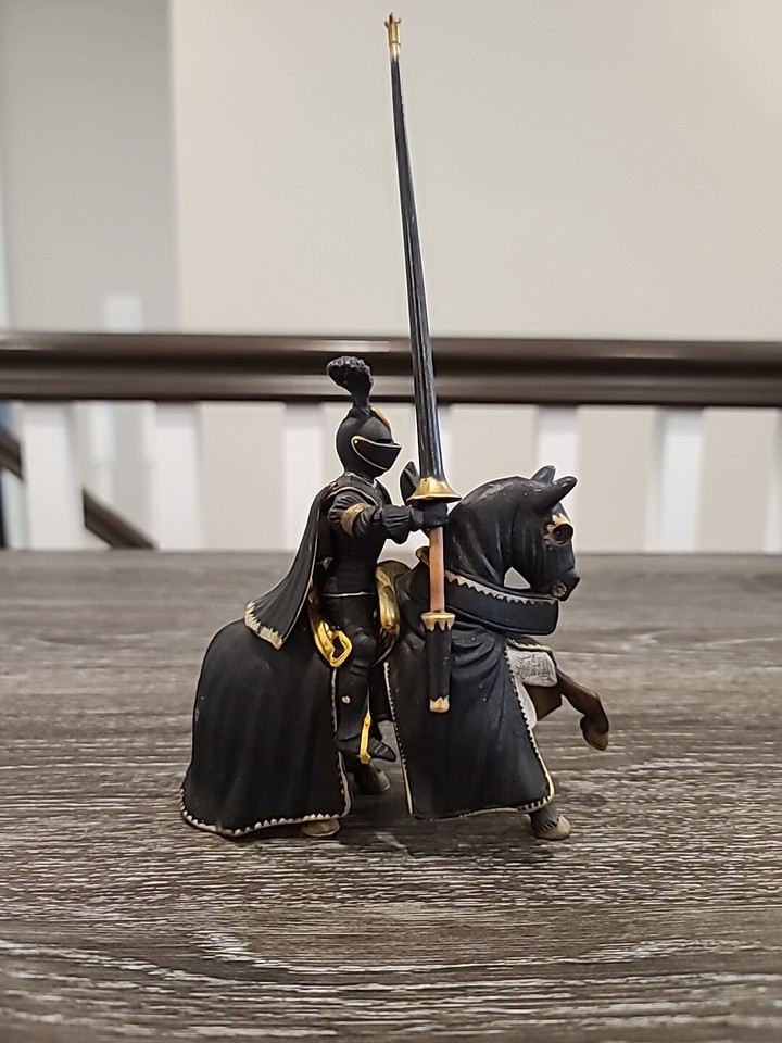Schleich Medieval Tournament Knight Gold Black Horse World of Knights ...
