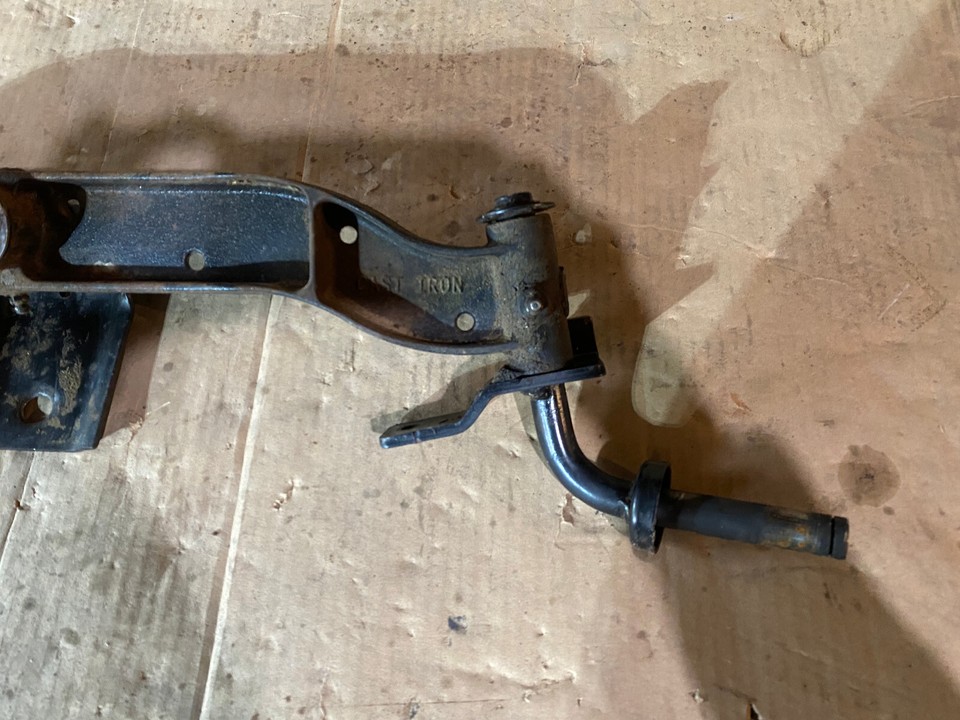 OEM John Deere Lawn Mower Front Axle & Spindles GX22093 LA125 LA130 ...