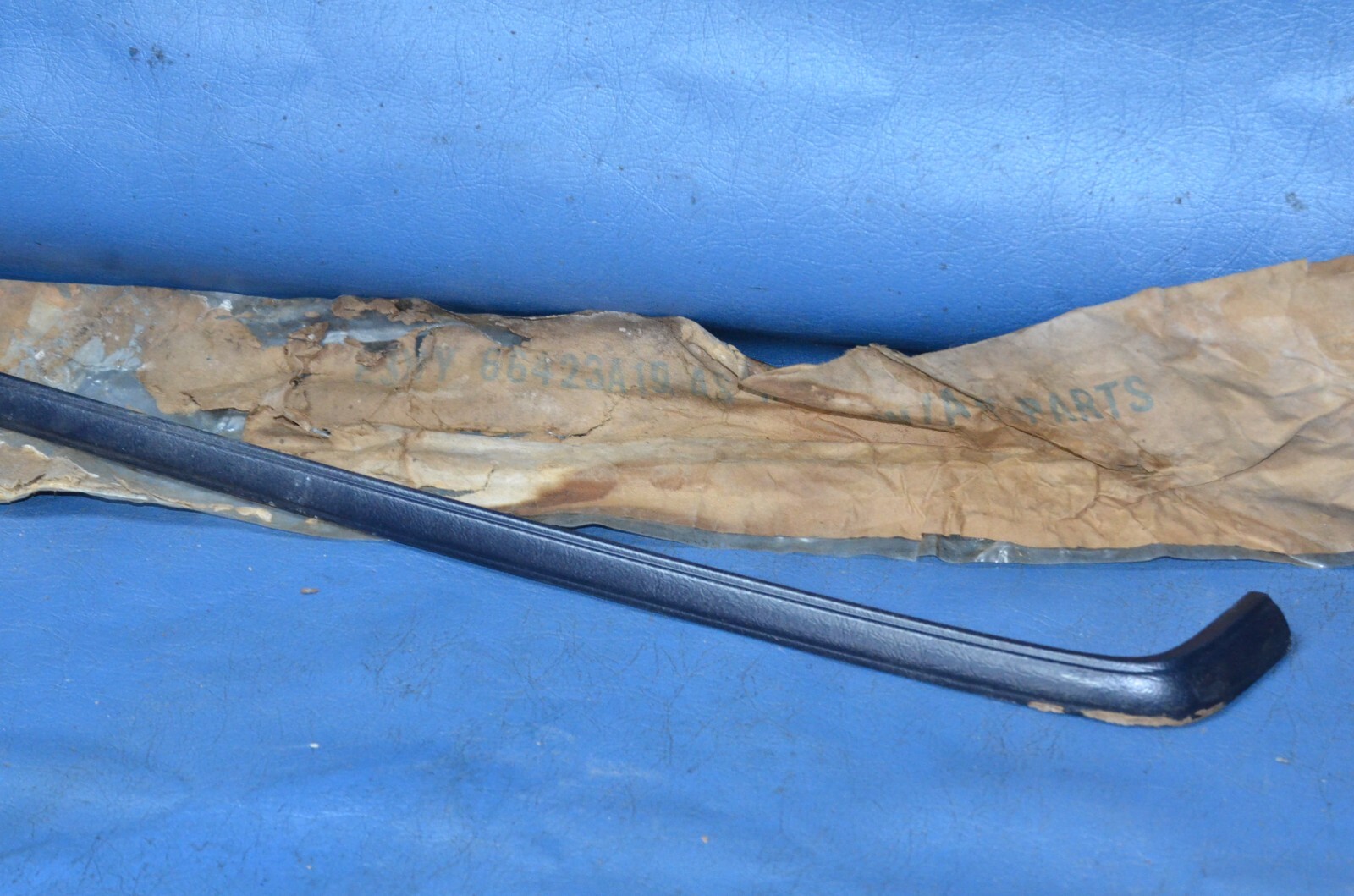 NOS 1983-88 Ford Mercury Cougar Bostonian 1/4 Landau Vinyl Roof Trim ...
