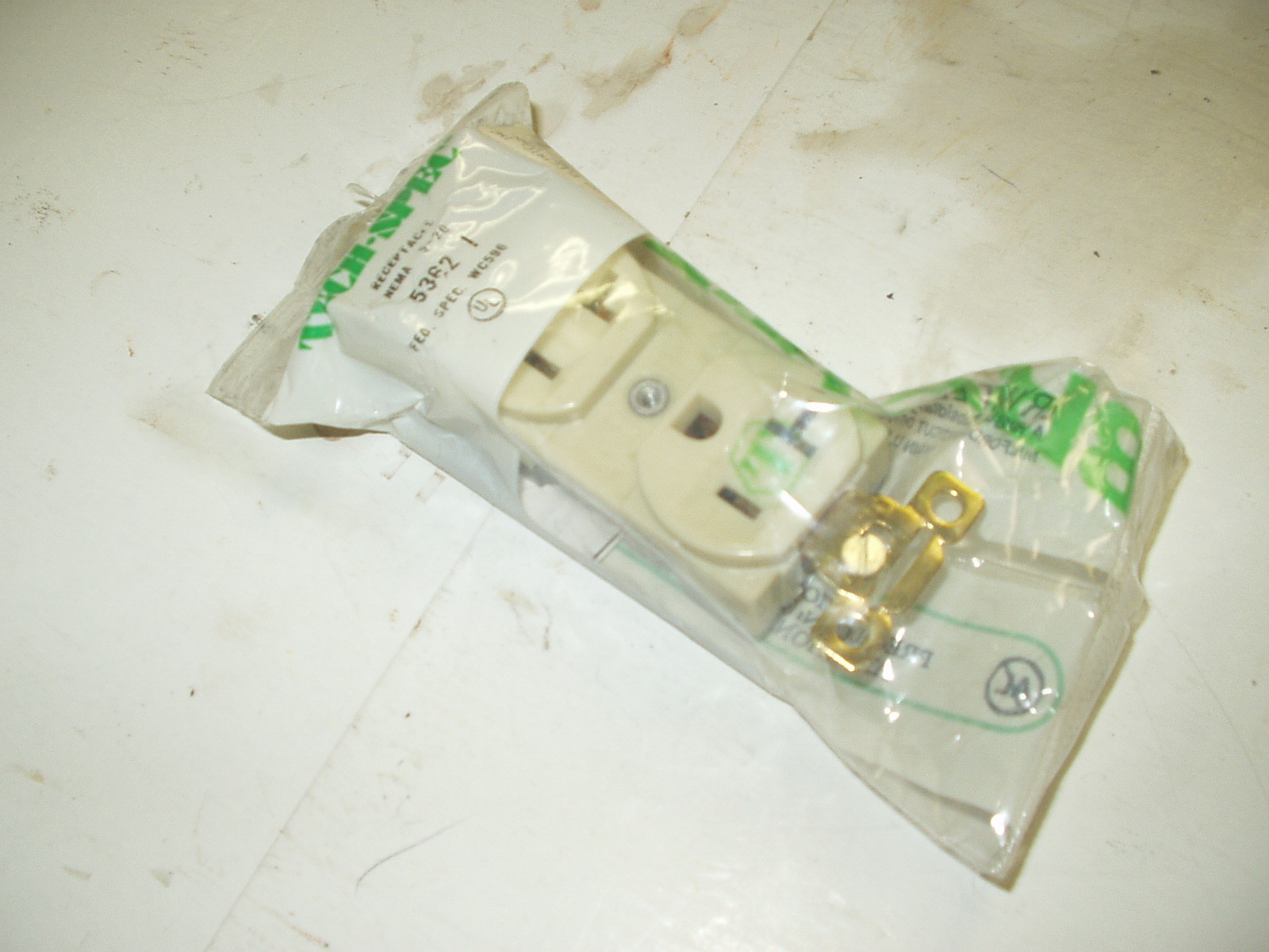 BRYANT TECH SPEC 5262 IG RECEPTACLE NEMA 5-20 *NEW IN A FACTORY BAG ...