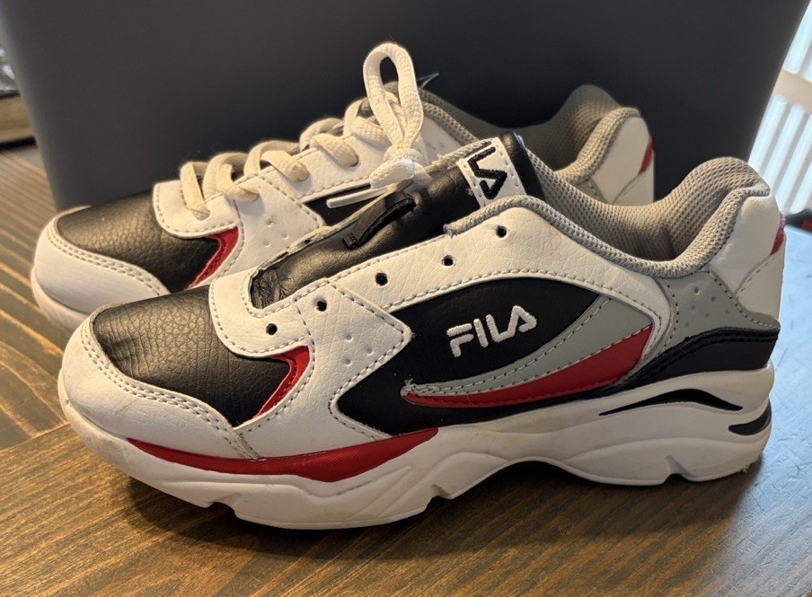 Youth Fila Stirr Athletic Shoes. Size 2. Great Condition. Red Accents ...
