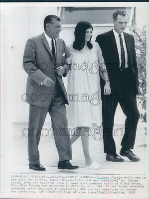 1968 Kidnap Victim Barbara J Mackle With Father Robert & Doctor Press ...