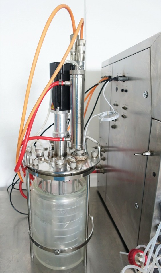 SARTORIUS BIOSTAT B PLUS BENCHTOP FERMENTOR/ BIOREACTOR 8843414 w 5L ...