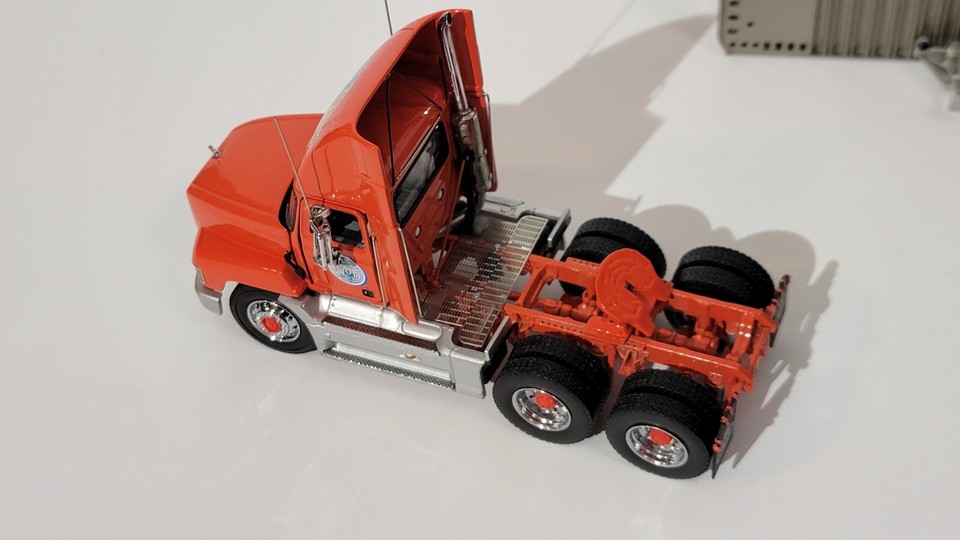 Franklin Mint 1/43 - Ringling Bros Barnum & Bailey Circus Tractor ...