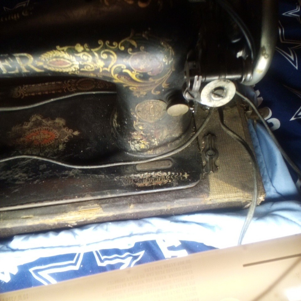 Vintage Singer Sewing Machine 66-1 Red-eye Series | eBay