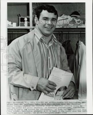 1971 Press Photo Colts player Don Nottingham at training room in ...