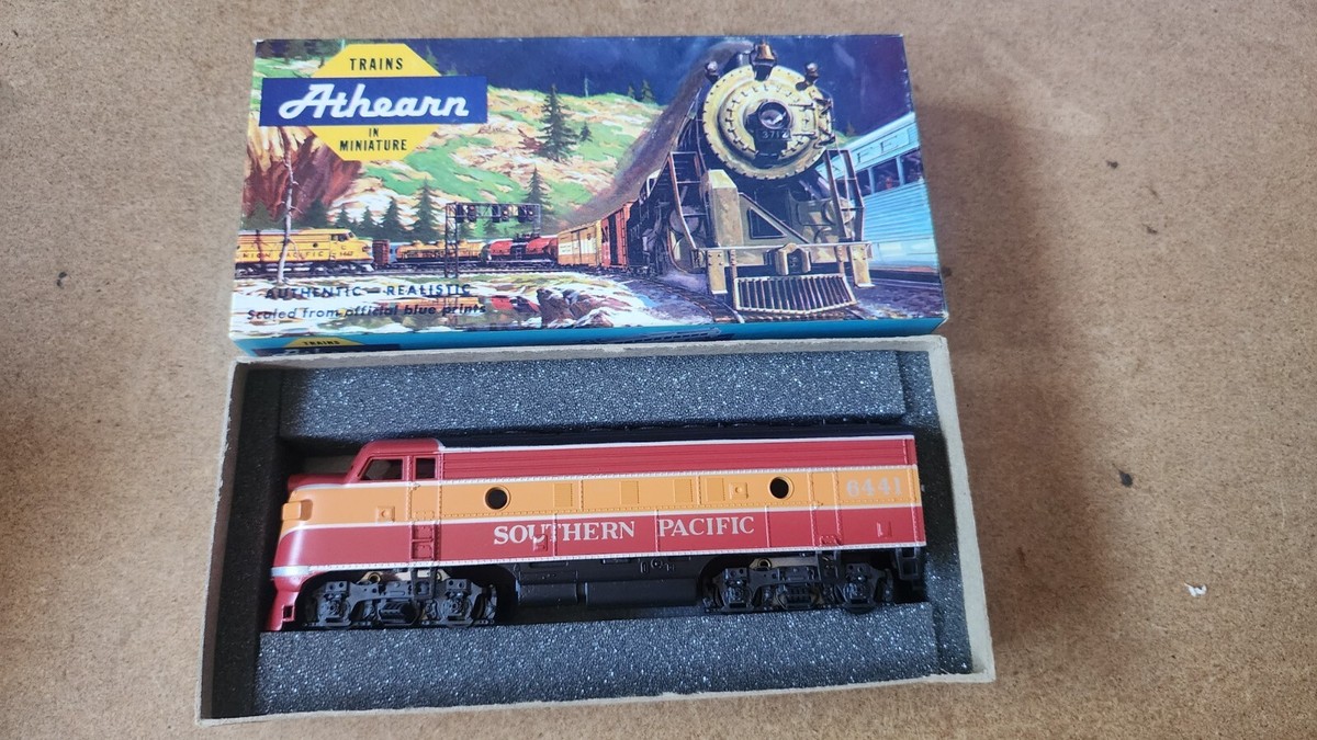 Trains Athearn Southern Pacific Daylight HO SCALE SOUTHERN PACIFIC