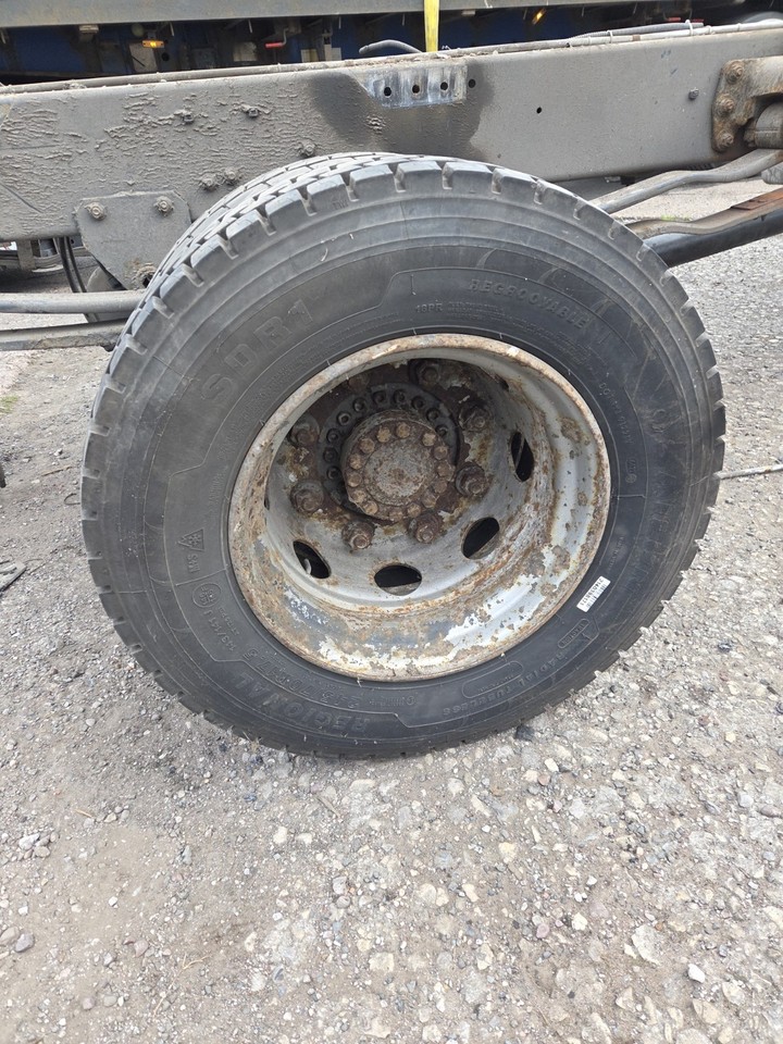 DAF LF 180 wheel & tyre 245/70 R17.5 8 Stud - INNER RIM & TYRE 2420907 ...