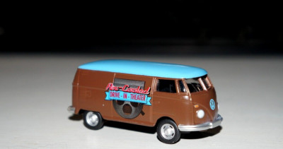 1/64 Scale Greenlight 1960's Volkswagen VW Bus Brown Limited Edition ...