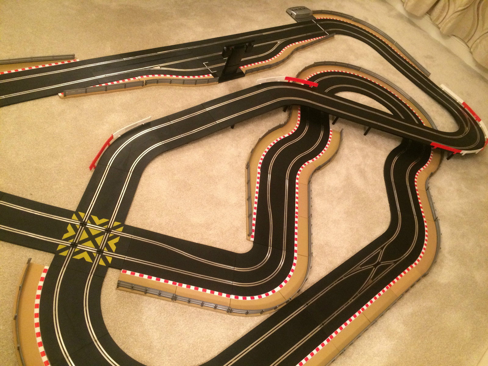 Scalextric Digital Large Layout with Pit Lane & Pit Lane Game & 2 Cars ...