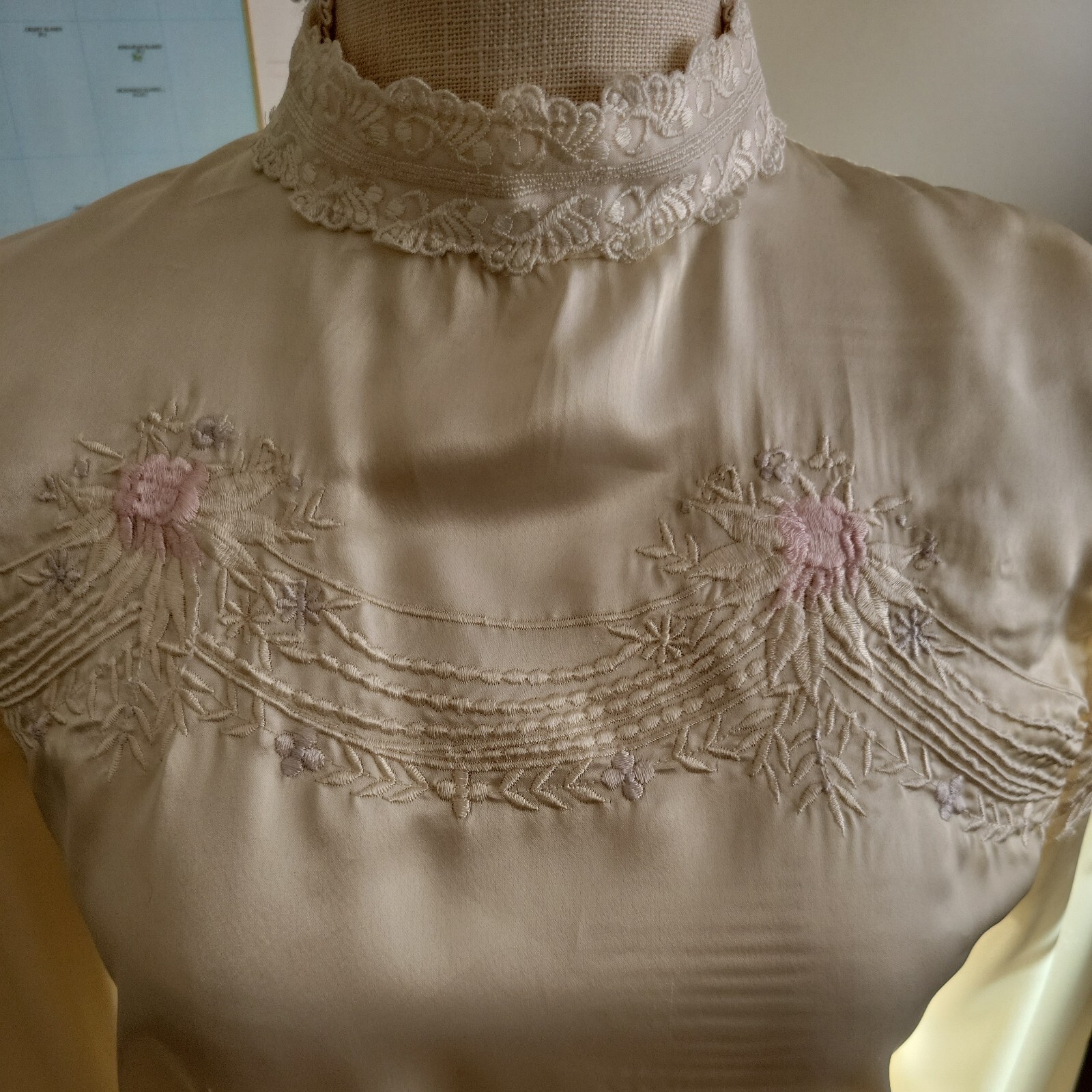 V5g 80s Victorian Blouse puff sleeve high collar embr… - Gem