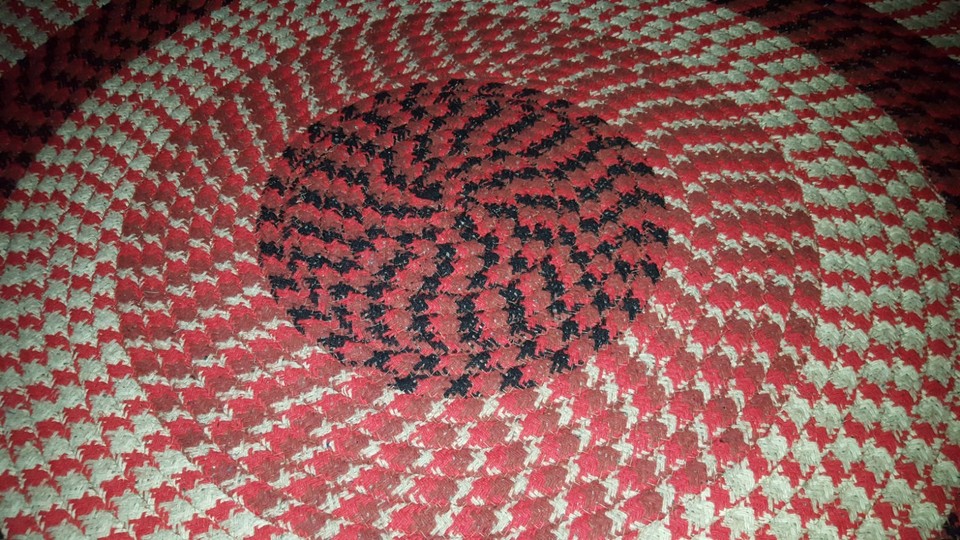 VINTAGE BRAIDED RUG ROUND LARGE RED & WHITE CIRCULAR 7ft DIAMETER | eBay