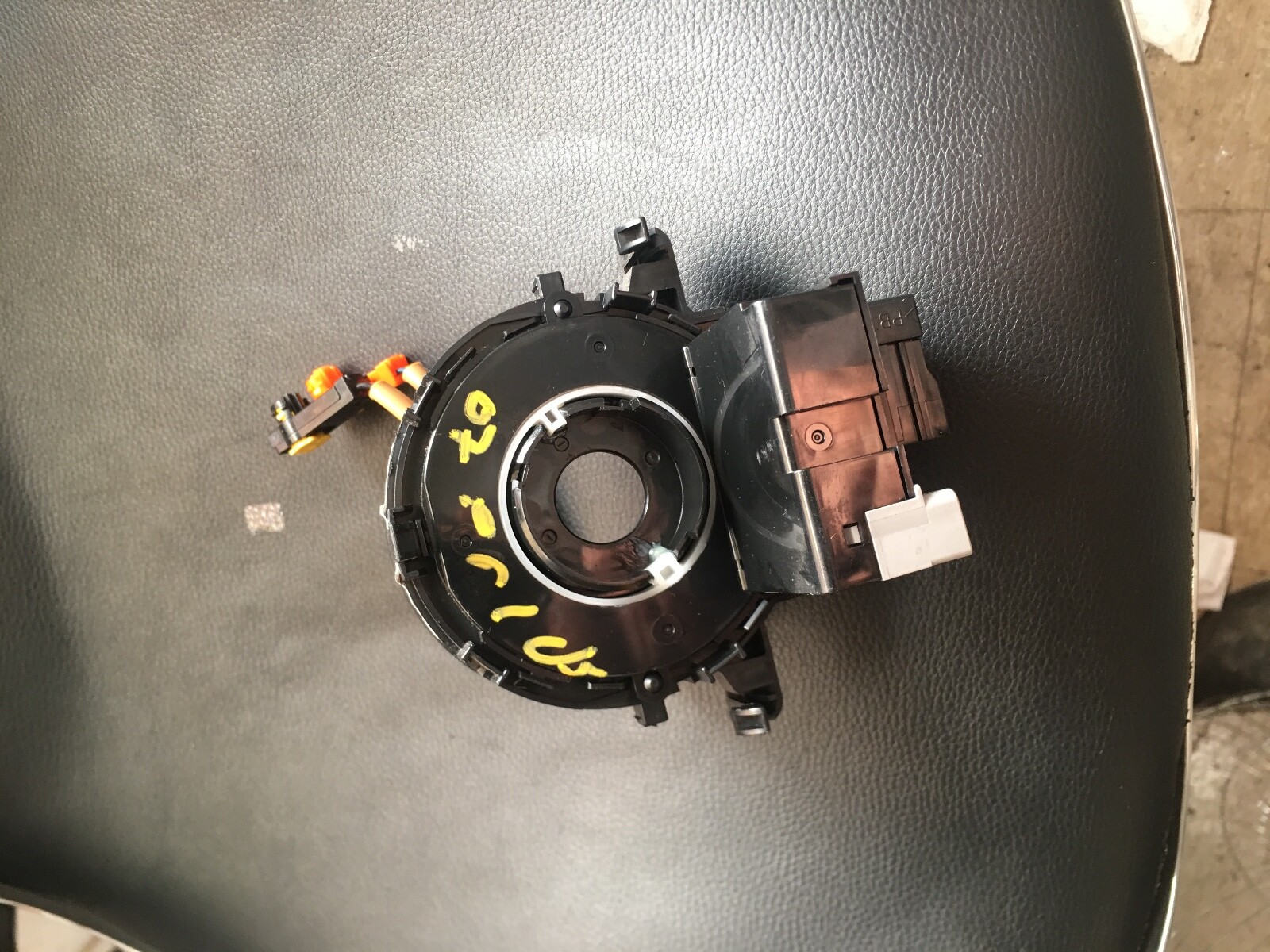 05-09 TOYOTA PRIUS FRONT LEFT DRIVER SIDE STEERING WHEEL SAFETY CLOCK ...