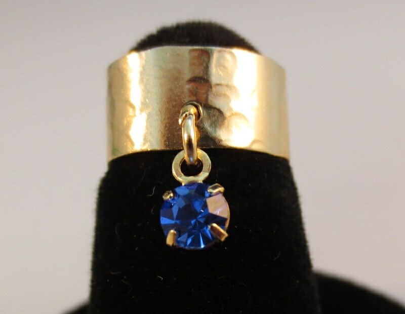 14 KT GOLD PLATED HAMMERED TOE RING WITH A BLUE (SEPTEMBER) CRYSTAL ...