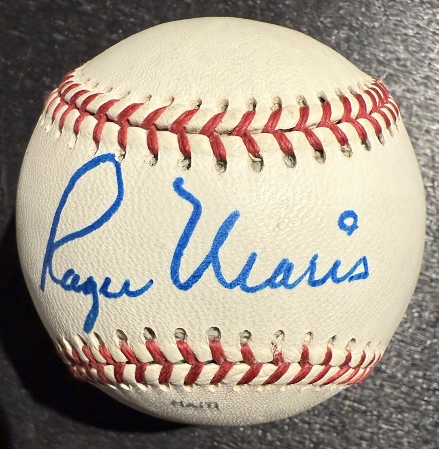 Roger Maris Single Signed Baseball Beckett Authenticated Very Bold ...