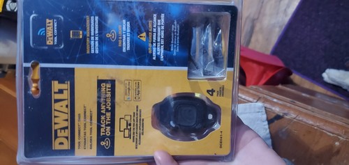 DeWALT Bluetooth Tracker Tool Connect Tags (4 pack) DCE041-4 | eBay