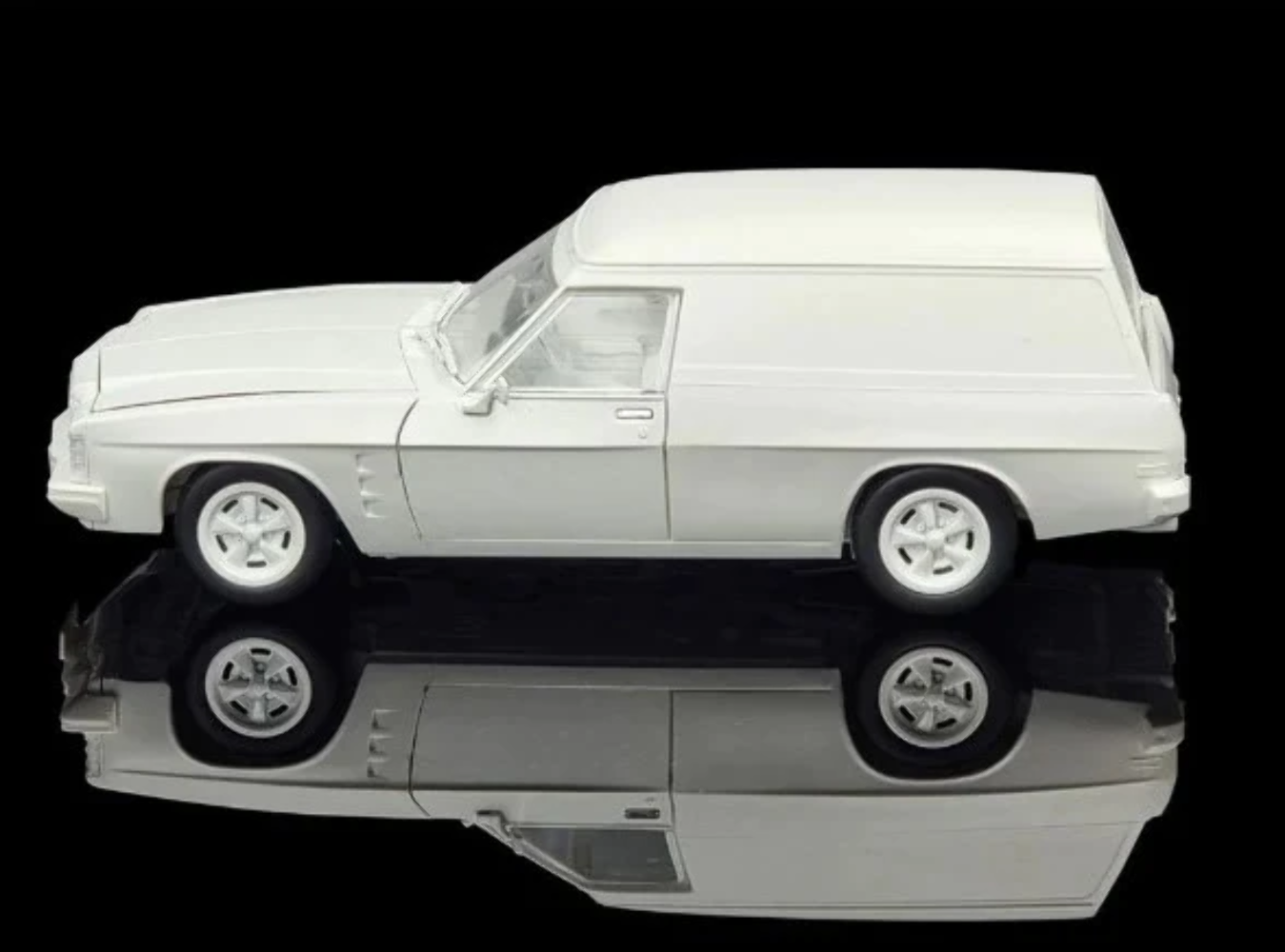 DDA 516K 1/24 Holden HJ Standard 6 Panel Van Plastic Model Kit | eBay