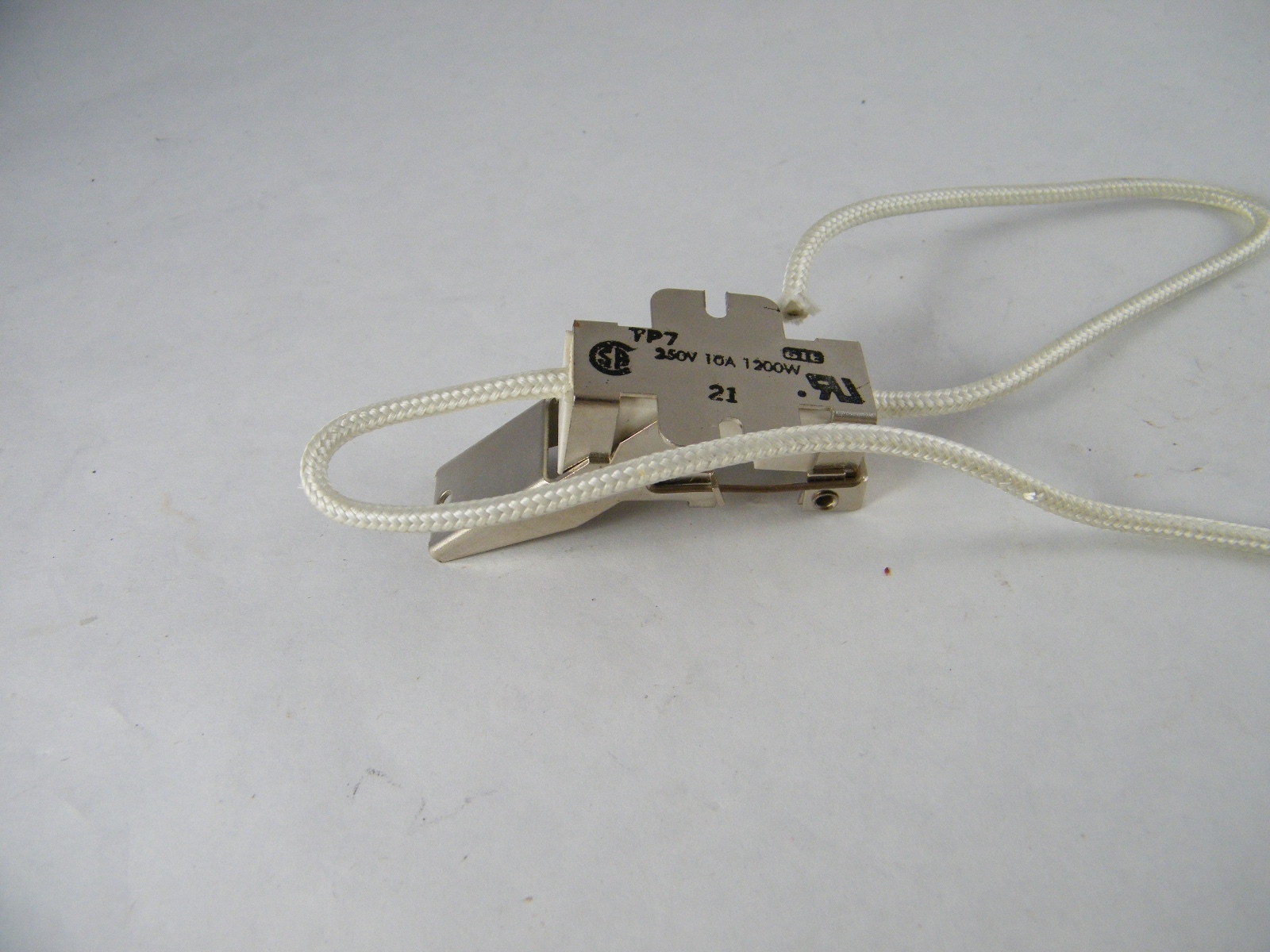 (1) NEW SYLVANIA PROJECTOR LAMP HOLDER / SOCKET PART # TP23L 250V 750W ...