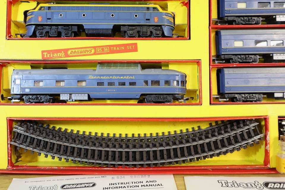 TRIANG RS34 TRANSCONTINENTAL TC DOUBLE ENDED DIESEL LOCOMOTIVE & COACH ...