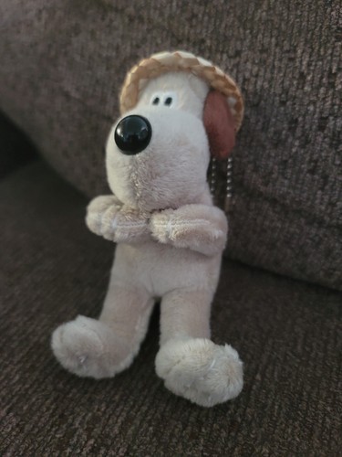 Vintage Wallace and Gromit Keychain Plush Dog straw hat (Rare Find) | eBay