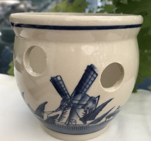 Glazed ceramic crocus planter, Delft-style cobalt blue on cream ...