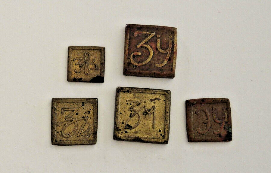 5 ANTIQUE BRASS VICTORIAN APOTHECARY WEIGHTS 2 SCRUPLES 2 DRACHMS (2) 1 ...