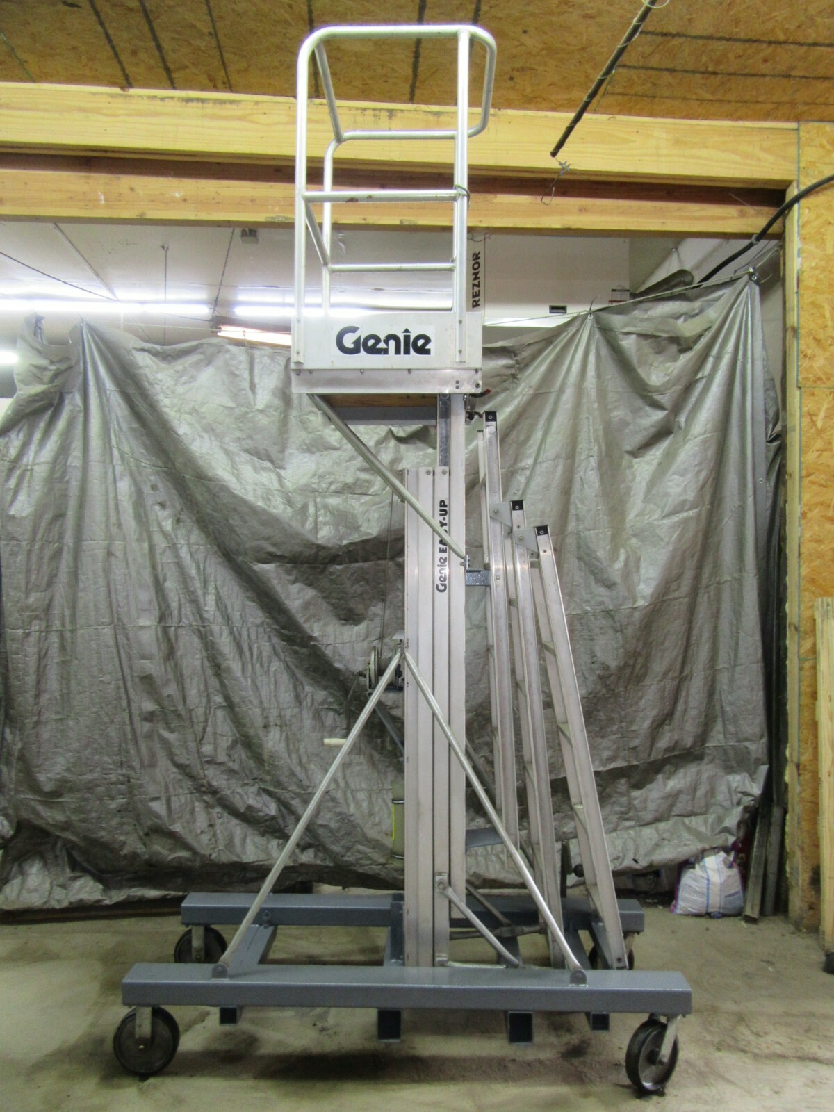 300 LB CAPACITY GENIE EASY-UP 15 FT HT MANUAL PUSH ARIAL WORK PLATFORM ...