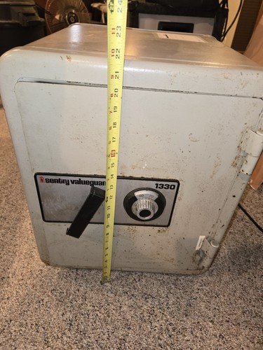Sentry Safe Model 1330 Valeguard Combination Floor Safe 21"x17" x17 ...