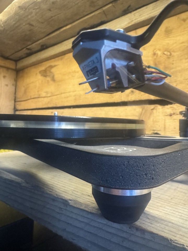 Rega Planar P8 Turntable with Power Supply and Rega Apheta 3 Cartridge ...