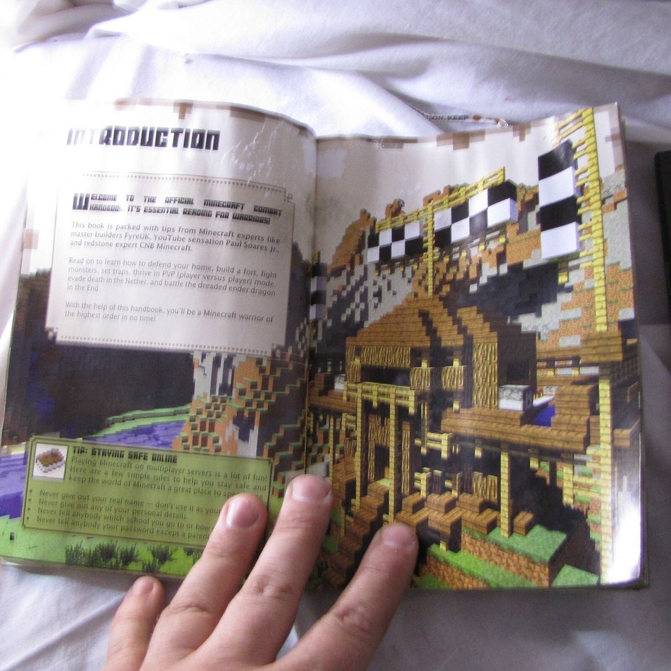 Minecraft Construction Handbook An Official Mojang Book Combat ...