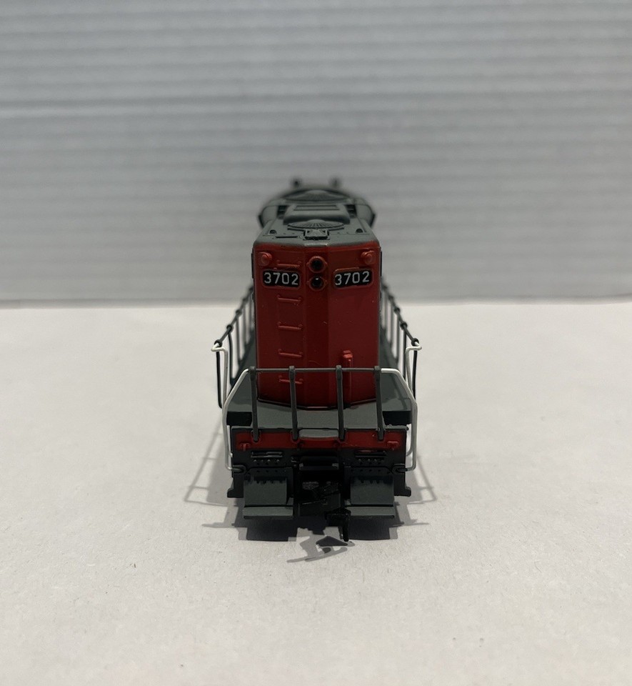 HO Scale Athearn BB Southern Pacific GP-9 #3702 Lights Hums DNR Read ...