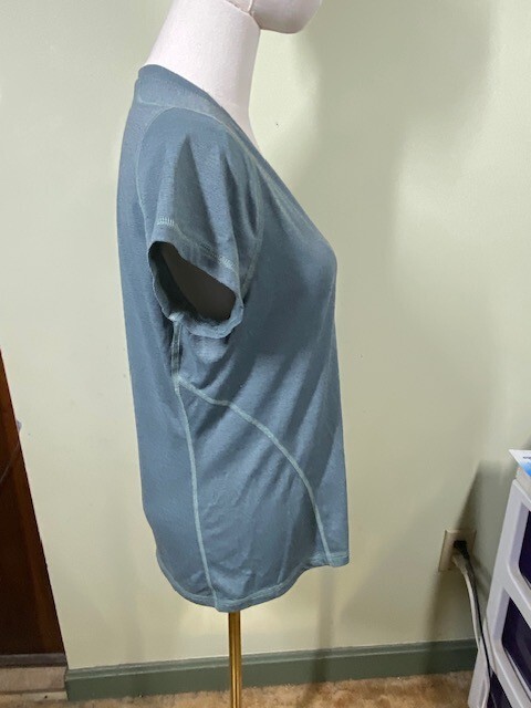 Mountain Hardwear Women's Sz M Green Short Sleeve V-Neck T-Shirt Casual Outdoor | eBay