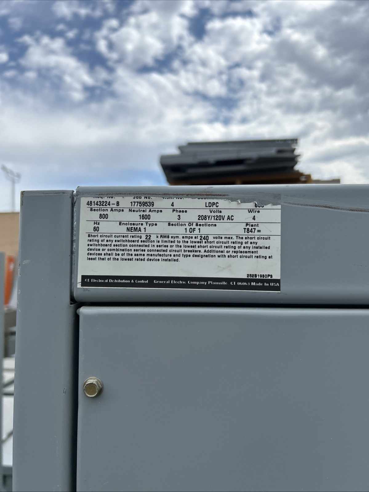 GE 800 AMP MAIN LUG SPECTRA SERIES PANELBOARD 208Y/120 VAC 3 POLE W ...