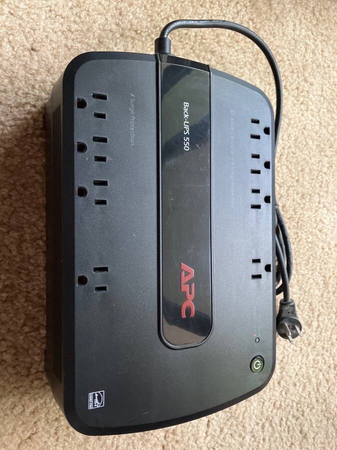 Backup power battery and surge protector APC UPS: 550VA 120V BE550G ...