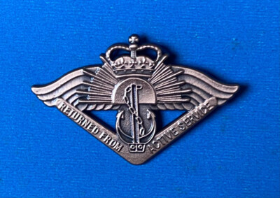 RETURNED FROM ACTIVE SERVICE BADGE (QC) WITH 2 PINS & CLUTCH GRIPS ...