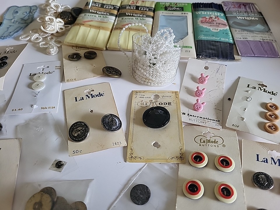 Large Lot Vintage La Mode Buttons On Cards New And More Vintage Items ...