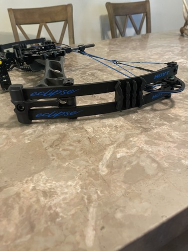 NEW HOYT ECLIPSE BOW 23.5-25.5" 40-50lbs | eBay