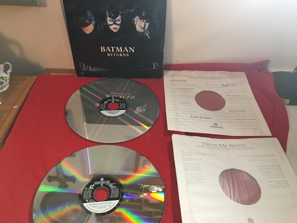 "BATMAN RETURNS"- Two Laserdisc's Michael Keaton,Danny DeVito,Michelle ...