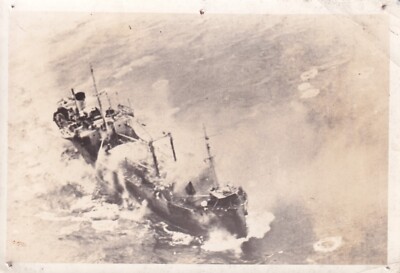 Original Press Photo WW2 US aircraft cripple a Japanese Ship Maloelap ...