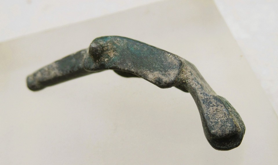 ANCIENT BRONZE ARTEFACT. ROMAN HINGE JOINT. DEPICTING PHALLUS AND HAND ...