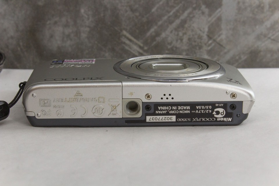 Nikon Coolpix S3500 Camera - 20.1MP, 7x Zoom, - Works/Tested *Shaky ...
