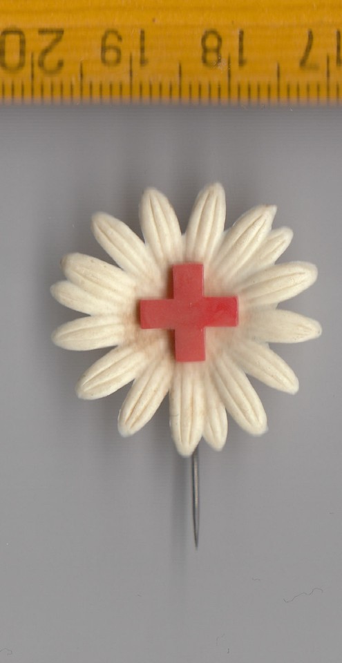 Vintage RED CROSS pin badges brooches Rode Kruis Rotes Kreuz Medical ...
