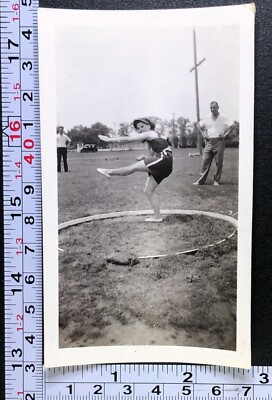 Woman Discus Disc Sporting Sports Circle Throwing Uniform Photo ...