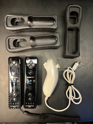 LOT of 3 Wii Remote Gamestop Edition + Nunchuck + sleeves, Advanced ...