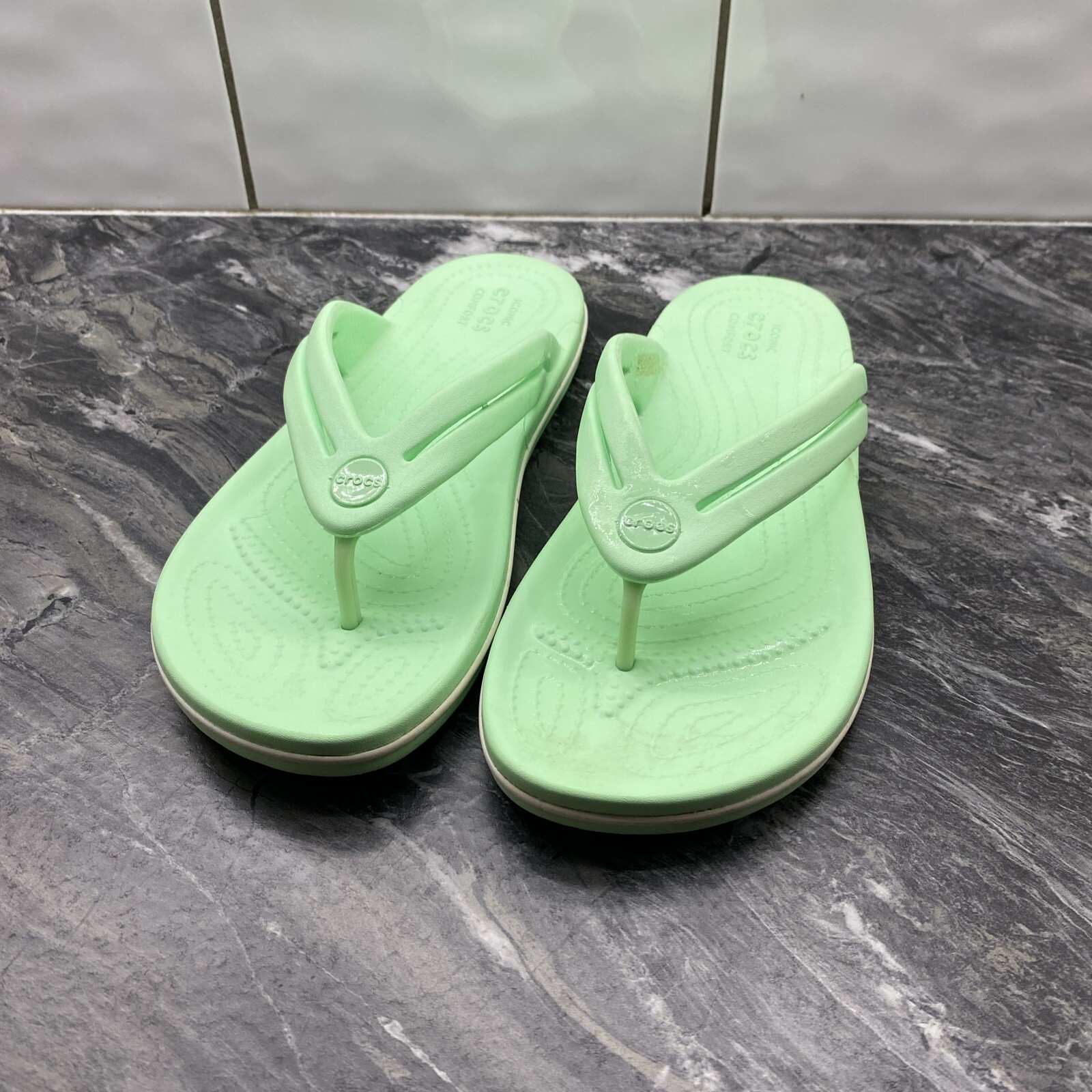 Crocs Women's Crocband Iconic Comfort Flip Flops DG4 … - Gem