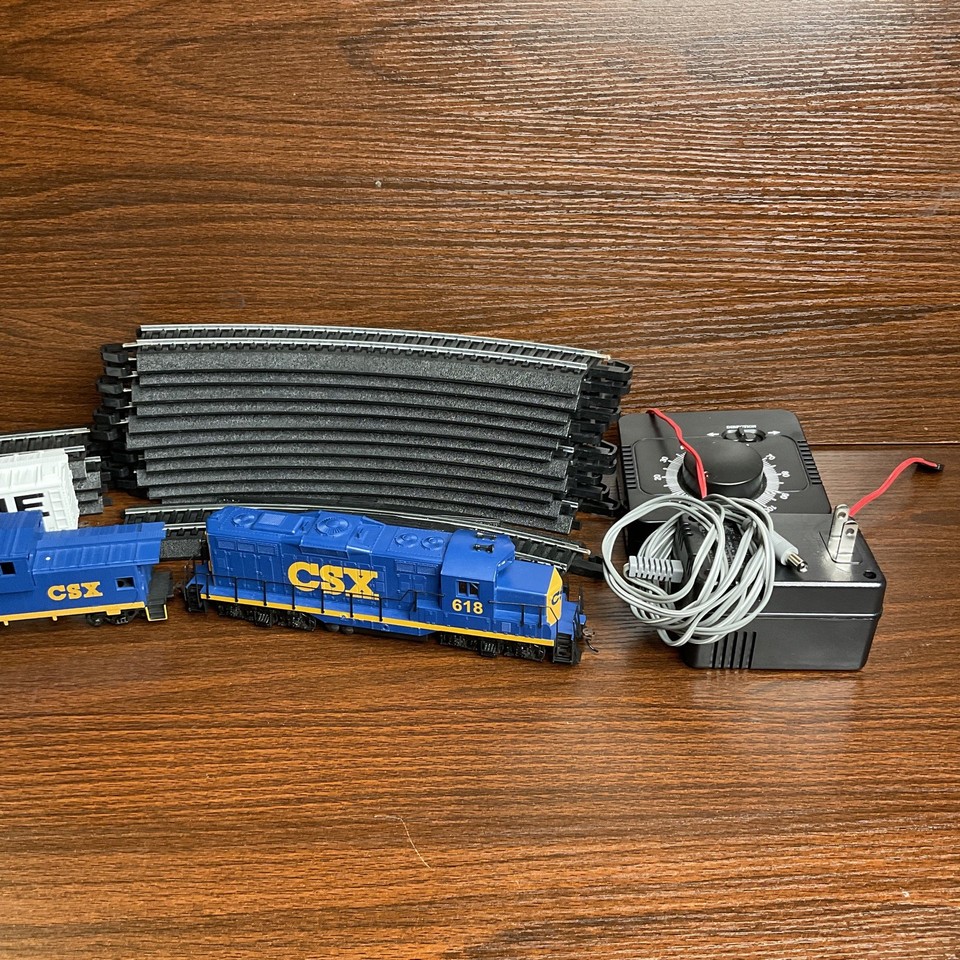 HO-Scale Model Train Lot of 4 walthers trains, train tracks and power ...
