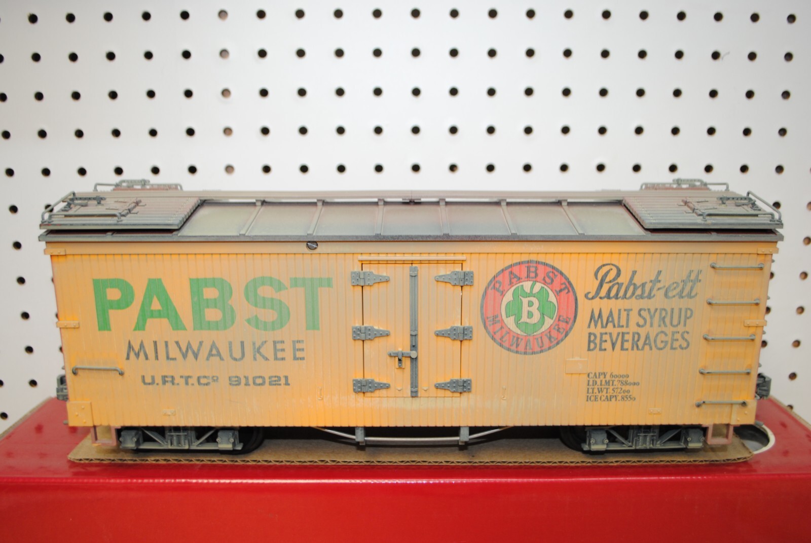 LGB 4074 Pabst Milwaukee Beer Reefer Car w/Kadee Couplers *G-Scale ...