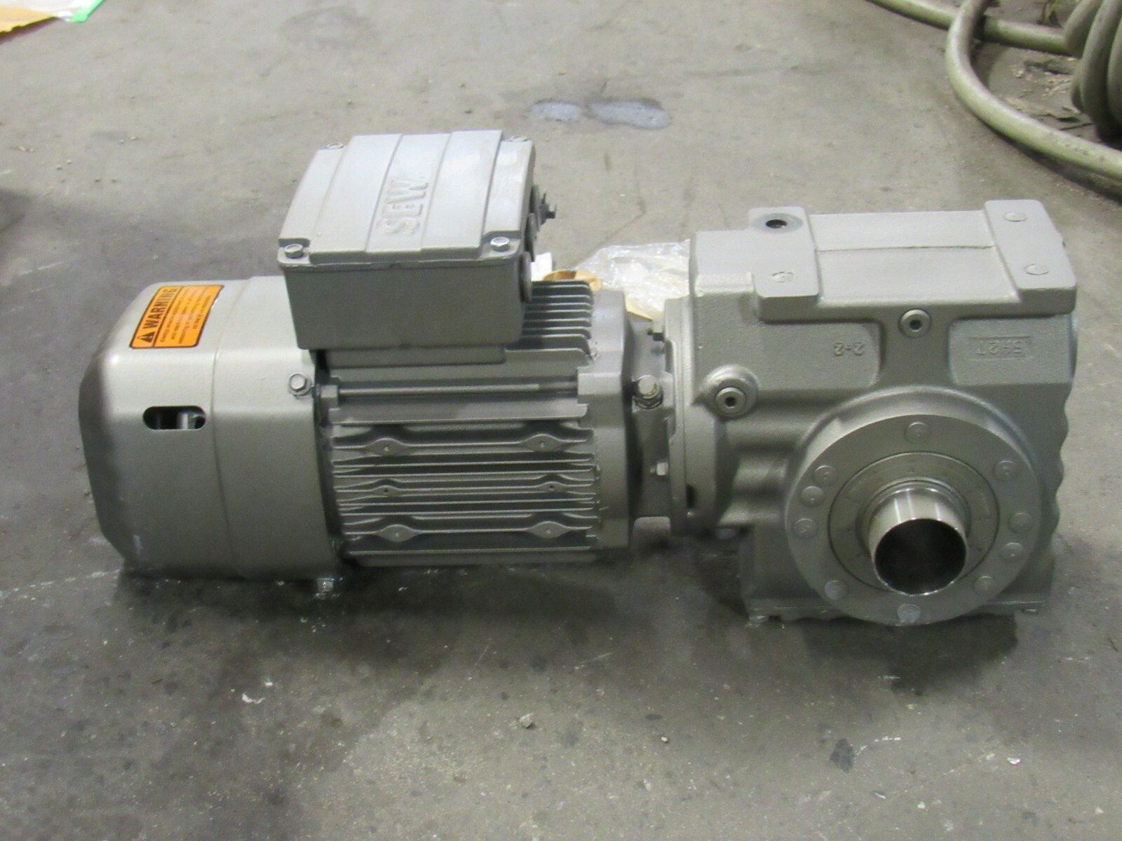 SEW EURODRIVE GEAR MOTOR ST57 DRS71M4BE1HR/LN 1690/247RMP 230YY/460YV ...